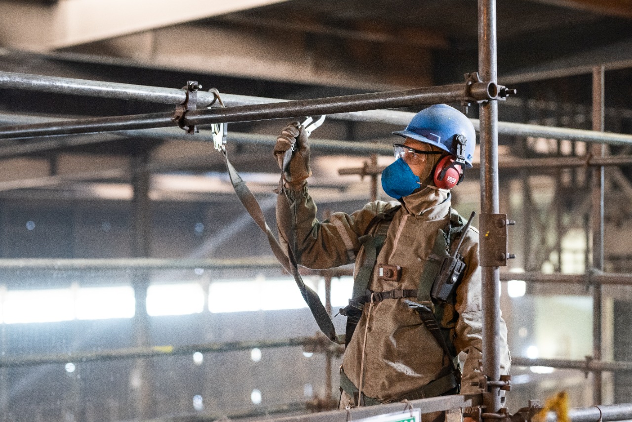 Usiminas - Líder no Mercado de Aços Planos no Brasil : Usiminas